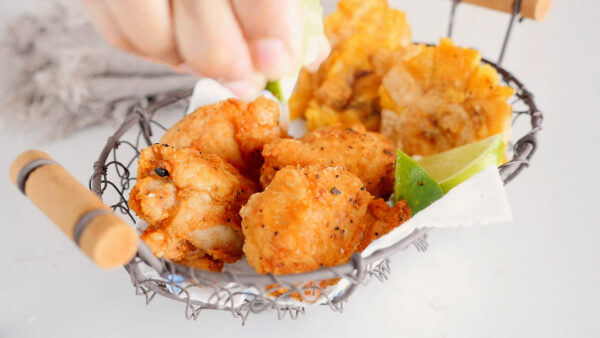 Chicharrón de Pollo [Video+Recipe] Crispy Fried Chicken Bites