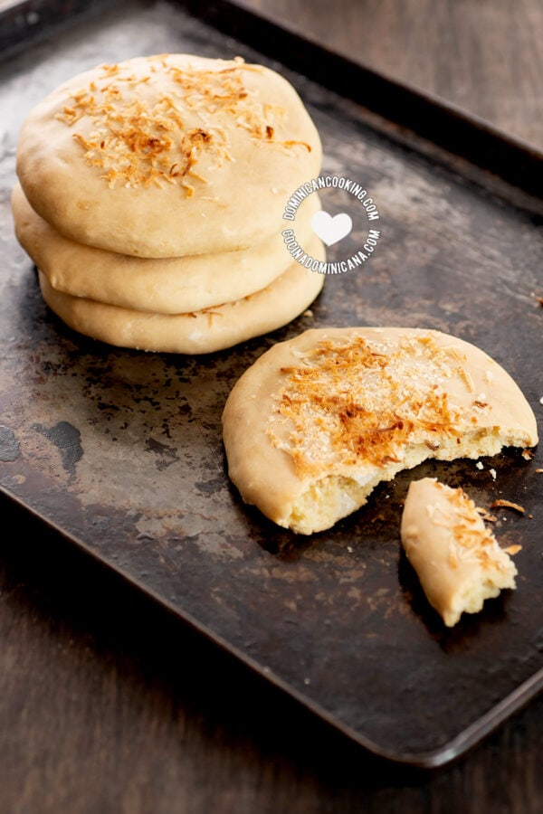 Pan de Coco (Yaniqueque de Samaná Coconut Bread)