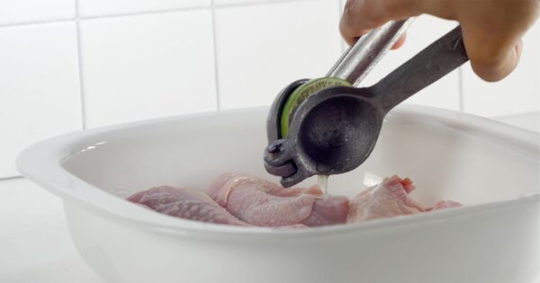 Pollo Guisado [Video+Recipe] Dominican Chicken