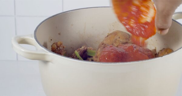Pollo Guisado [Video+Recipe] Dominican Chicken