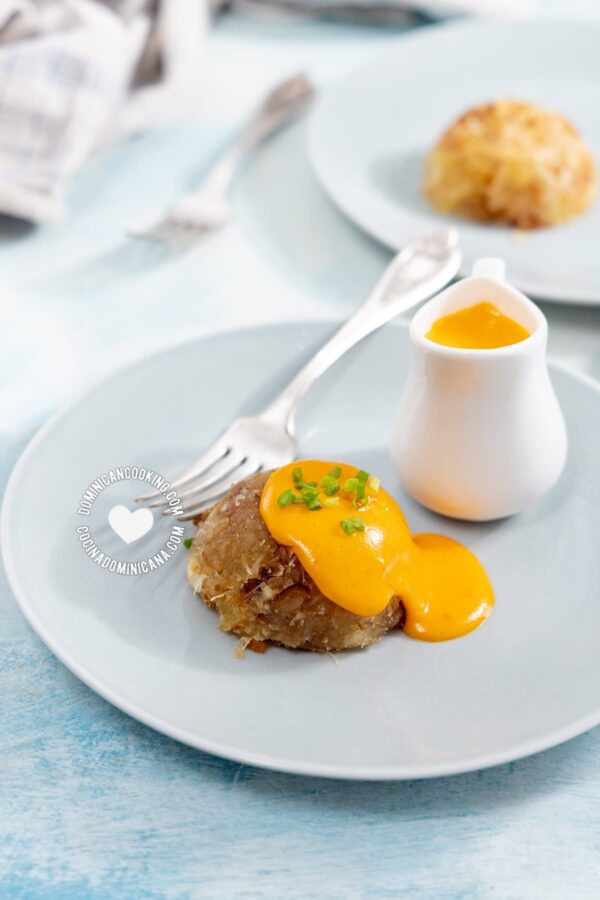 Mofongo de Yuca [Video+Recipe] Fried Cassava with Garlic and Cheddar Cheese