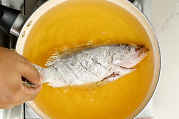 Pescado Frito [Video+Recipe] Fish in Coconut Milk Sauce